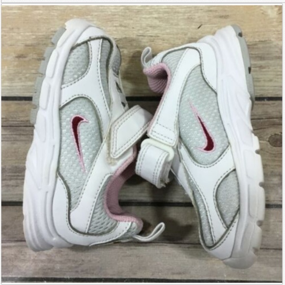 Nike | Shoes | Nike Hook Loop Fastener Athletic Tennis Shoes 5c | Poshmark